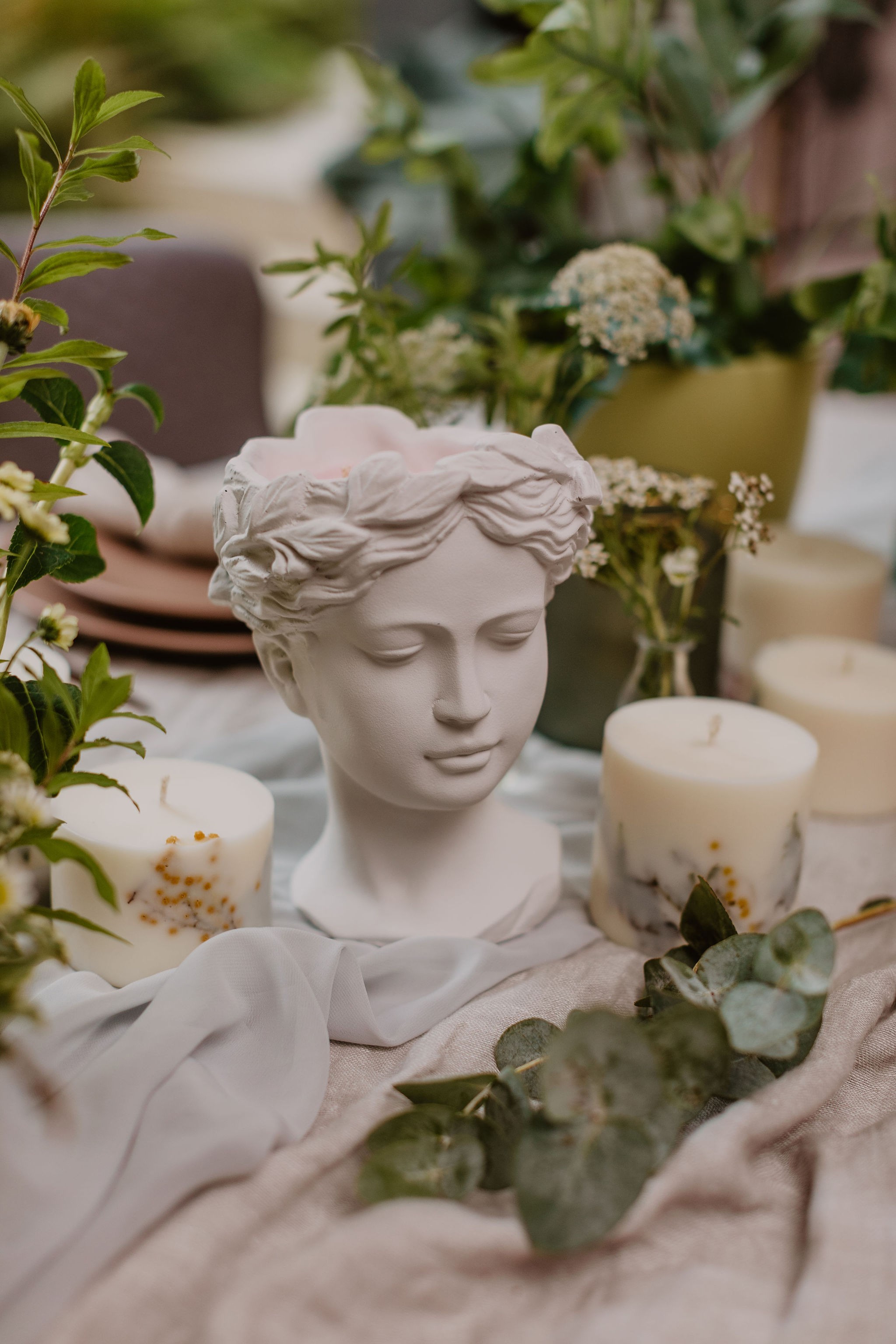 Sojas vaska svece betona puķu podā - galvā ( 21 cm) - balta